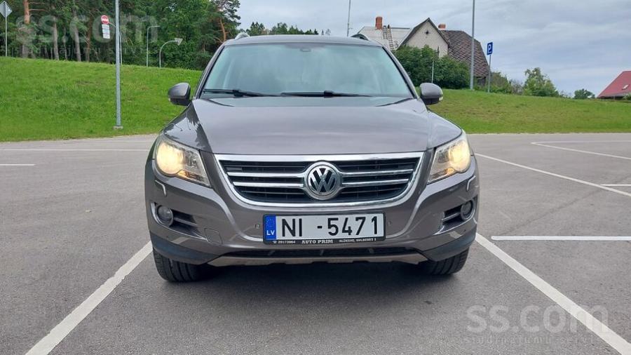 Pelēks Volkswagen Tiguan 2010 Alūksne, ar dzinēja tilpumu 2.00 L un nobraukumu 0 tūkst. km par 5200 €, foto 5 vietnē AUTOMOTO.COM.LV