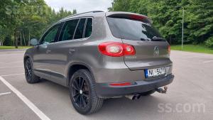 Pelēks Volkswagen Tiguan 2010 Alūksne, ar dzinēja tilpumu 2.00 L un nobraukumu 0 tūkst. km par 5200 €, foto 7 vietnē AUTOMOTO.COM.LV