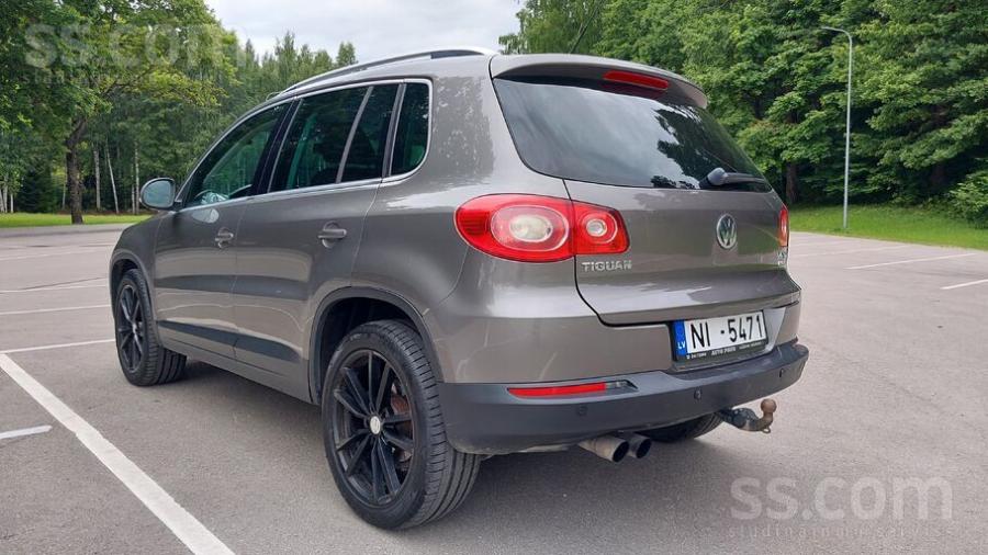 Pelēks Volkswagen Tiguan 2010 Alūksne, ar dzinēja tilpumu 2.00 L un nobraukumu 0 tūkst. km par 5200 €, foto 7 vietnē AUTOMOTO.COM.LV
