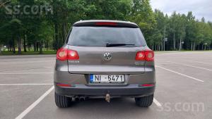 Pelēks Volkswagen Tiguan 2010 Alūksne, ar dzinēja tilpumu 2.00 L un nobraukumu 0 tūkst. km par 5200 €, foto 8 vietnē AUTOMOTO.COM.LV