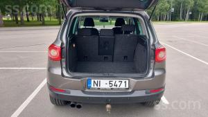 Pelēks Volkswagen Tiguan 2010 Alūksne, ar dzinēja tilpumu 2.00 L un nobraukumu 0 tūkst. km par 5200 €, foto 27 vietnē AUTOMOTO.COM.LV