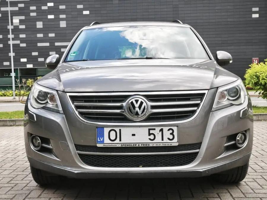 Grey Volkswagen Tiguan 2010 in Jelgava, with an engine capacity of 1.40 L and mileage of 218 thousand km for 5490 €, photo 1 on AUTOMOTO.COM.LV