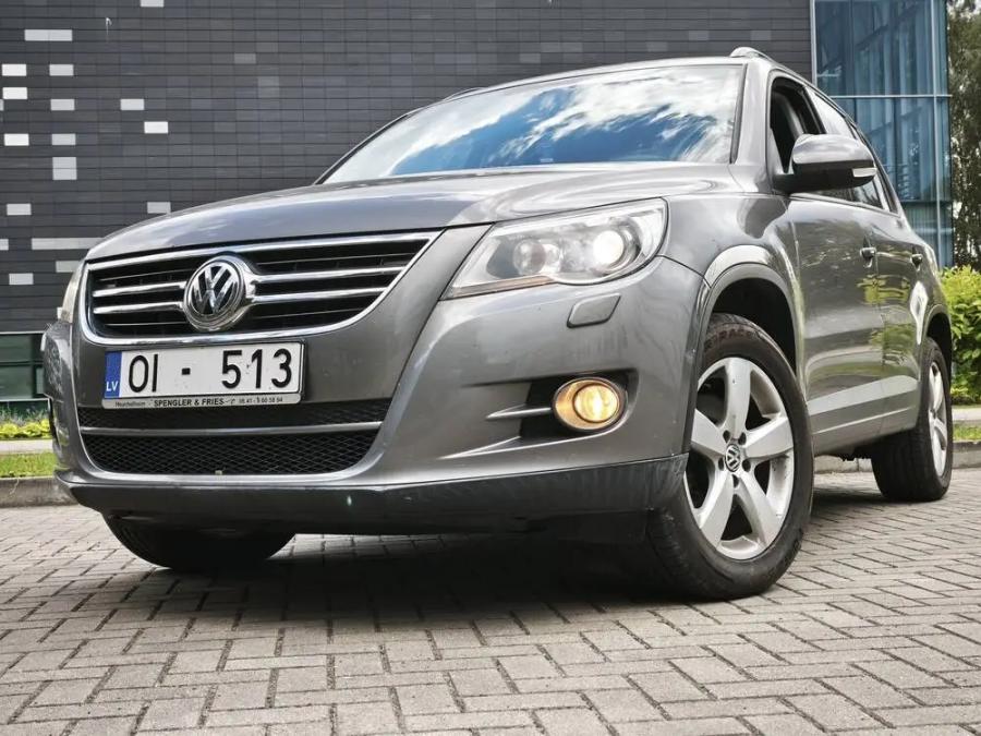Grey Volkswagen Tiguan 2010 in Jelgava, with an engine capacity of 1.40 L and mileage of 218 thousand km for 5490 €, photo 3 on AUTOMOTO.COM.LV