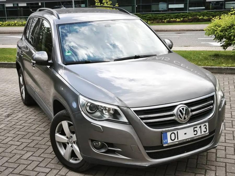 Grey Volkswagen Tiguan 2010 in Jelgava, with an engine capacity of 1.40 L and mileage of 218 thousand km for 5490 €, photo 4 on AUTOMOTO.COM.LV