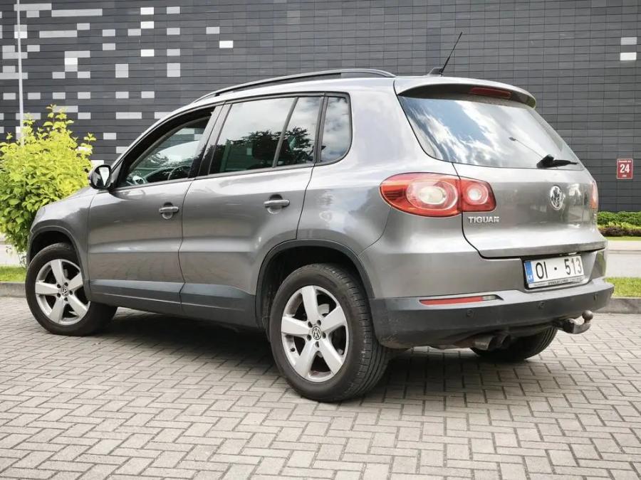 Grey Volkswagen Tiguan 2010 in Jelgava, with an engine capacity of 1.40 L and mileage of 218 thousand km for 5490 €, photo 5 on AUTOMOTO.COM.LV