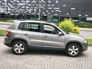 Grey Volkswagen Tiguan 2010 in Jelgava, with an engine capacity of 1.40 L and mileage of 218 thousand km for 5490 €, photo 10 on AUTOMOTO.COM.LV