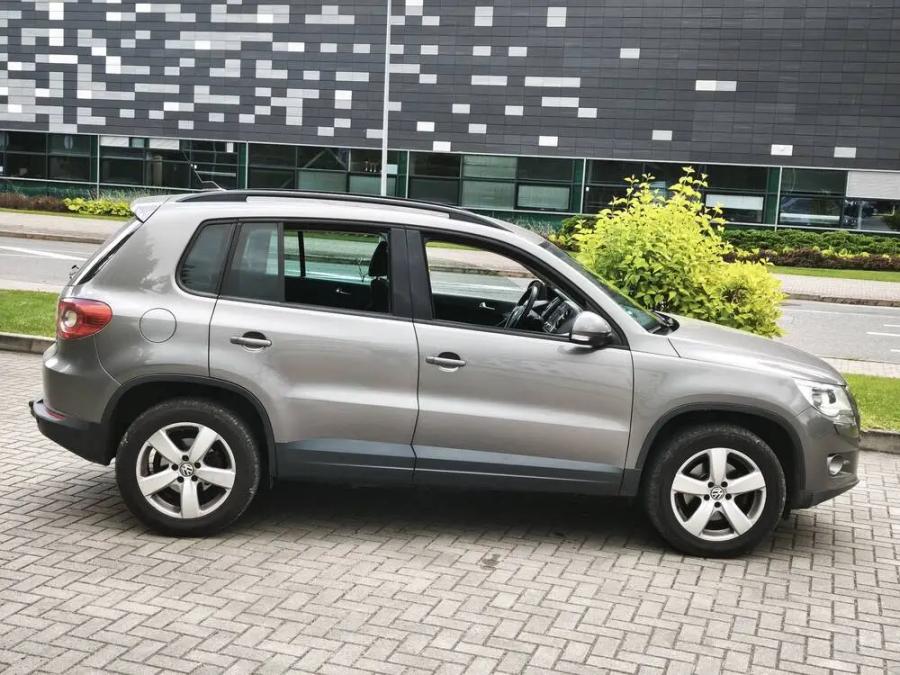 Grey Volkswagen Tiguan 2010 in Jelgava, with an engine capacity of 1.40 L and mileage of 218 thousand km for 5490 €, photo 10 on AUTOMOTO.COM.LV