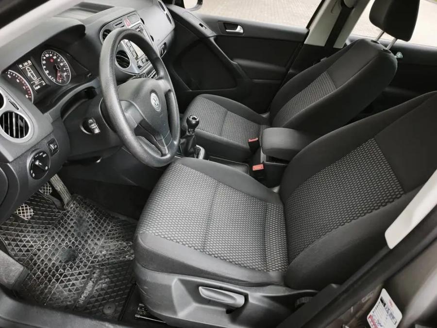 Grey Volkswagen Tiguan 2010 in Jelgava, with an engine capacity of 1.40 L and mileage of 218 thousand km for 5490 €, photo 14 on AUTOMOTO.COM.LV