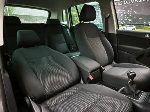 Grey Volkswagen Tiguan 2010 in Jelgava, with an engine capacity of 1.40 L and mileage of 218 thousand km for 5490 €, photo 17 on AUTOMOTO.COM.LV