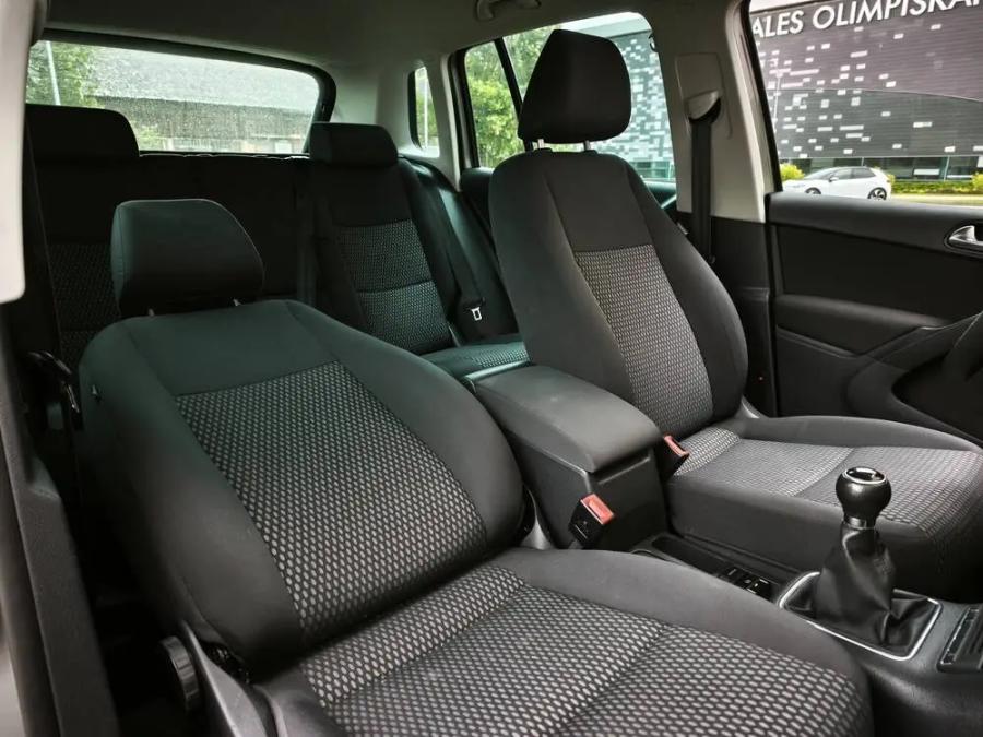 Grey Volkswagen Tiguan 2010 in Jelgava, with an engine capacity of 1.40 L and mileage of 218 thousand km for 5490 €, photo 17 on AUTOMOTO.COM.LV