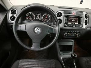 Grey Volkswagen Tiguan 2010 in Jelgava, with an engine capacity of 1.40 L and mileage of 218 thousand km for 5490 €, photo 21 on AUTOMOTO.COM.LV