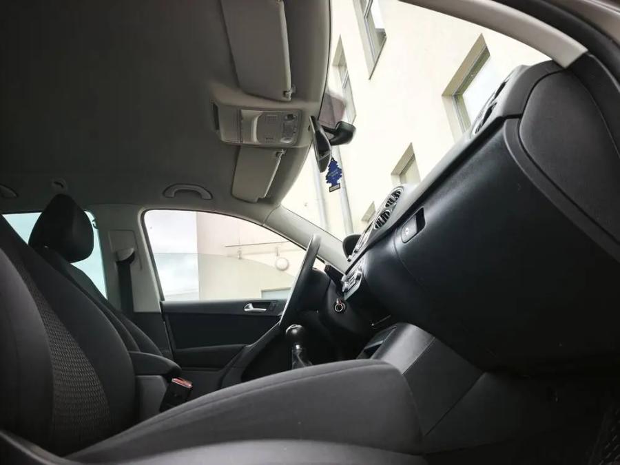 Grey Volkswagen Tiguan 2010 in Jelgava, with an engine capacity of 1.40 L and mileage of 218 thousand km for 5490 €, photo 22 on AUTOMOTO.COM.LV