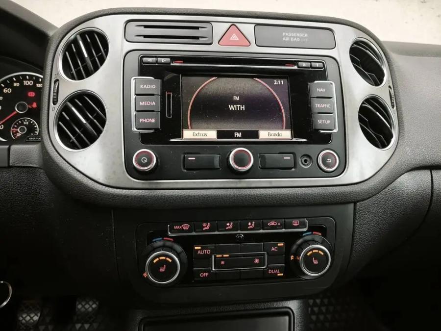 Grey Volkswagen Tiguan 2010 in Jelgava, with an engine capacity of 1.40 L and mileage of 218 thousand km for 5490 €, photo 24 on AUTOMOTO.COM.LV
