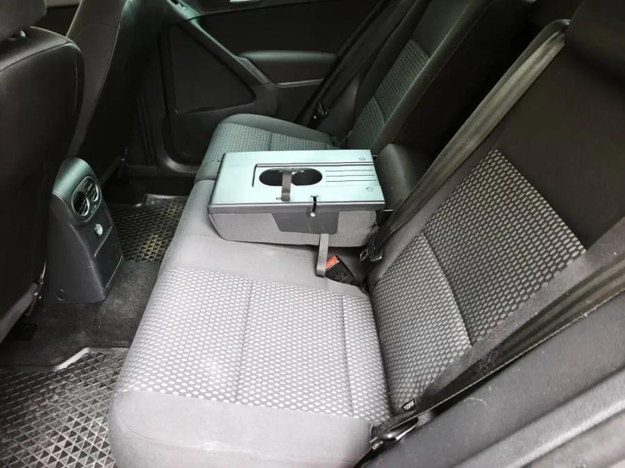 Grey Volkswagen Tiguan 2010 in Jelgava, with an engine capacity of 1.40 L and mileage of 218 thousand km for 5490 €, photo 26 on AUTOMOTO.COM.LV