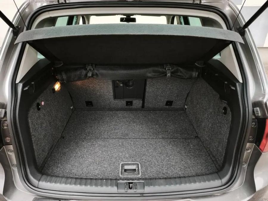Grey Volkswagen Tiguan 2010 in Jelgava, with an engine capacity of 1.40 L and mileage of 218 thousand km for 5490 €, photo 31 on AUTOMOTO.COM.LV