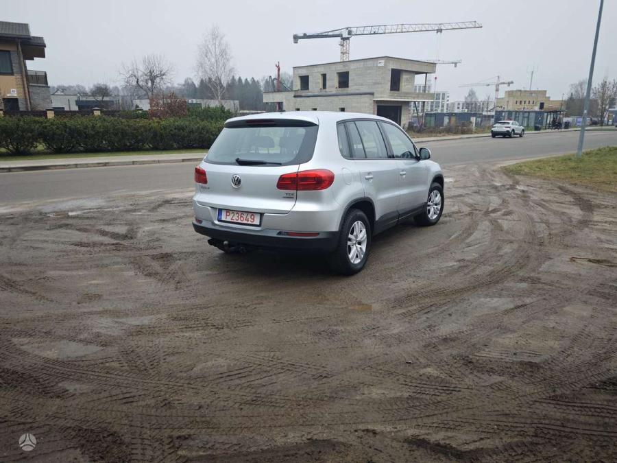 Grey Volkswagen Tiguan 2011 in Vilnius, with an engine capacity of 1.97 L and mileage of 222 thousand km for 7650 €, photo 3 on AUTOMOTO.COM.LV