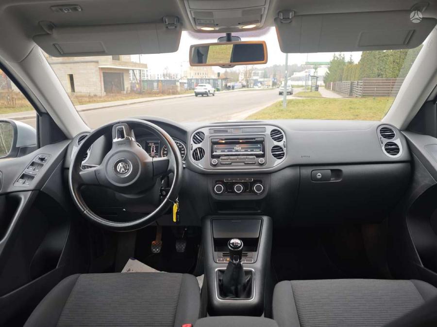 Grey Volkswagen Tiguan 2011 in Vilnius, with an engine capacity of 1.97 L and mileage of 222 thousand km for 7650 €, photo 7 on AUTOMOTO.COM.LV