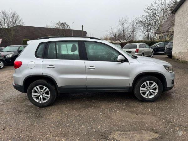 Pelēks Volkswagen Tiguan 2011 Jurbarkas, ar dzinēja tilpumu 2.00 L un nobraukumu 170 tūkst. km par 7650 €, foto 4 vietnē AUTOMOTO.COM.LV