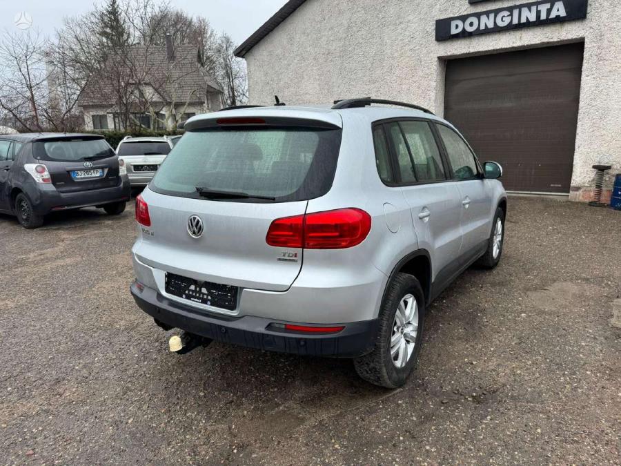 Grey Volkswagen Tiguan 2011 in Jurbarkas, with an engine capacity of 2.00 L and mileage of 170 thousand km for 7650 €, photo 5 on AUTOMOTO.COM.LV