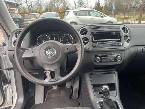 Pelēks Volkswagen Tiguan 2011 Jurbarkas, ar dzinēja tilpumu 2.00 L un nobraukumu 170 tūkst. km par 7650 €, foto 8 vietnē AUTOMOTO.COM.LV