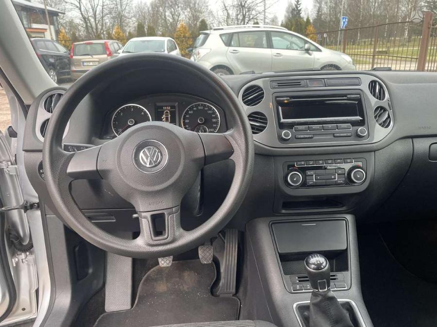 Grey Volkswagen Tiguan 2011 in Jurbarkas, with an engine capacity of 2.00 L and mileage of 170 thousand km for 7650 €, photo 8 on AUTOMOTO.COM.LV