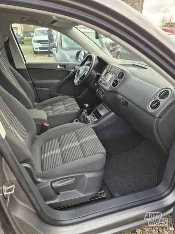 Grey Volkswagen Tiguan 2011 in Kretinga, with an engine capacity of 1.40 L and mileage of 219 thousand km for 5900 €, photo 6 on AUTOMOTO.COM.LV