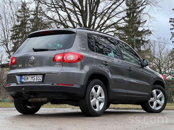 Pelēks Volkswagen Tiguan 2011 Jelgava, ar dzinēja tilpumu 1.40 L un nobraukumu 186 tūkst. km par 6295 €, foto 4 vietnē AUTOMOTO.COM.LV