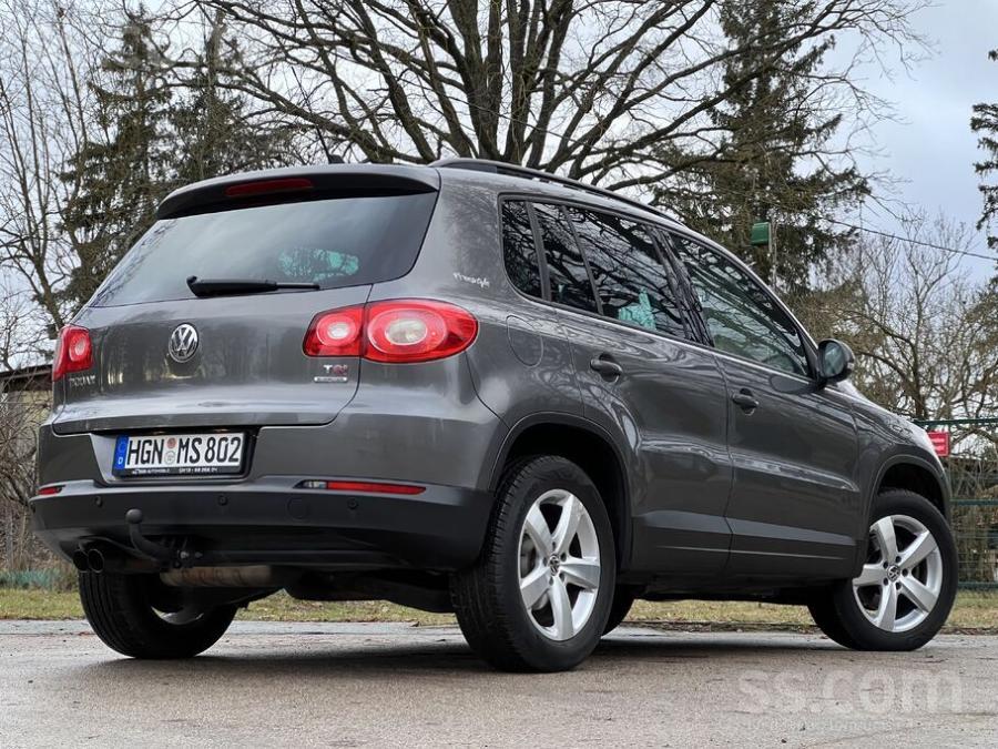 Grey Volkswagen Tiguan 2011 in Jelgava, with an engine capacity of 1.40 L and mileage of 186 thousand km for 6295 €, photo 4 on AUTOMOTO.COM.LV