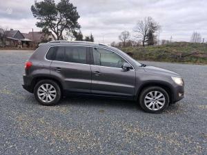 Grey Volkswagen Tiguan 2011 in Telschi, with an engine capacity of 1.97 L and mileage of 284 thousand km for 5900 €, photo  on AUTOMOTO.COM.LV