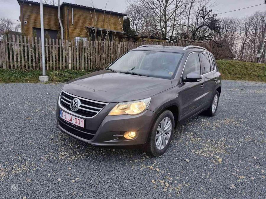 Grey Volkswagen Tiguan 2011 in Telschi, with an engine capacity of 1.97 L and mileage of 284 thousand km for 5900 €, photo 2 on AUTOMOTO.COM.LV