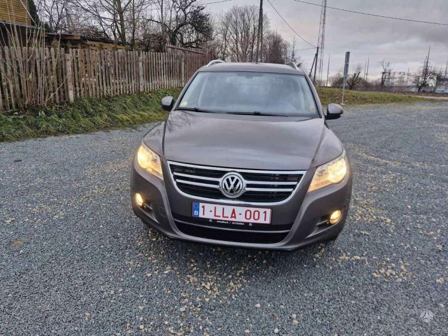 Grey Volkswagen Tiguan 2011 in Telschi, with an engine capacity of 1.97 L and mileage of 284 thousand km for 5900 €, photo 3 on AUTOMOTO.COM.LV