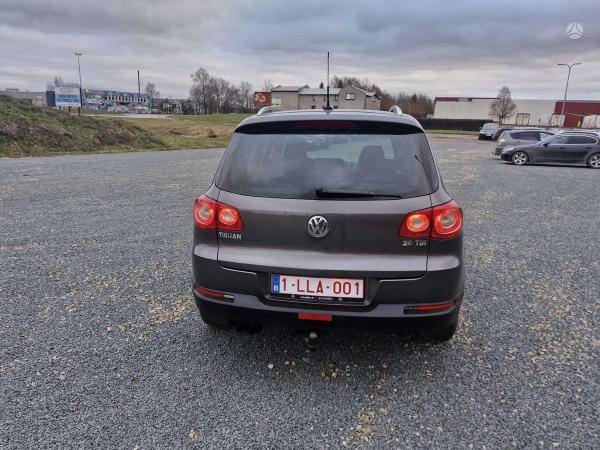 Pelēks Volkswagen Tiguan 2011 Telšiai, ar dzinēja tilpumu 1.97 L un nobraukumu 284 tūkst. km par 5900 €, foto 5 vietnē AUTOMOTO.COM.LV