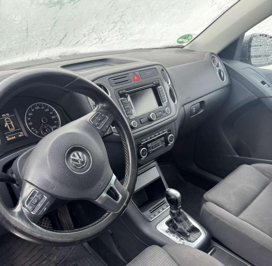 Pelēks Volkswagen Tiguan 2011 Marijampole, ar dzinēja tilpumu 1.97 L un nobraukumu 400 tūkst. km par 5700 €, foto 2 vietnē AUTOMOTO.COM.LV