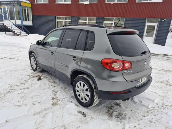 Pelēks Volkswagen Tiguan 2011 Telšiai, ar dzinēja tilpumu 1.97 L un nobraukumu 238 tūkst. km par 5850 €, foto 1 vietnē AUTOMOTO.COM.LV