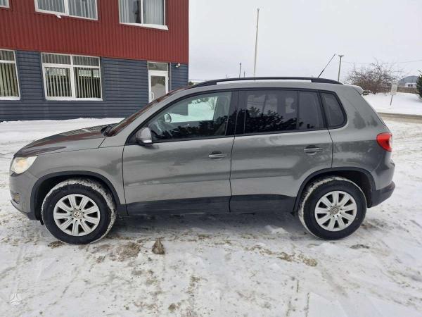 Pelēks Volkswagen Tiguan 2011 Telšiai, ar dzinēja tilpumu 1.97 L un nobraukumu 238 tūkst. km par 5850 €, foto 2 vietnē AUTOMOTO.COM.LV