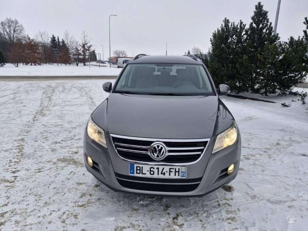 Pelēks Volkswagen Tiguan 2011 Telšiai, ar dzinēja tilpumu 1.97 L un nobraukumu 238 tūkst. km par 5850 €, foto 3 vietnē AUTOMOTO.COM.LV