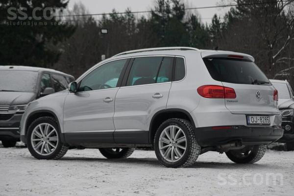 Grey Volkswagen Tiguan 2011 in Riga, with an engine capacity of 2.00 L and mileage of 160 thousand km for 11990 €, photo 3 on AUTOMOTO.COM.LV