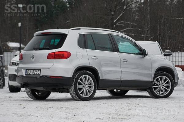 Grey Volkswagen Tiguan 2011 in Riga, with an engine capacity of 2.00 L and mileage of 160 thousand km for 11990 €, photo 4 on AUTOMOTO.COM.LV