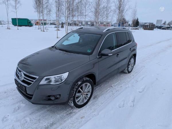 Grey Volkswagen Tiguan 2011 in Marijampole, with an engine capacity of 2.00 L and mileage of 249 thousand km for 6600 €, photo 1 on AUTOMOTO.COM.LV