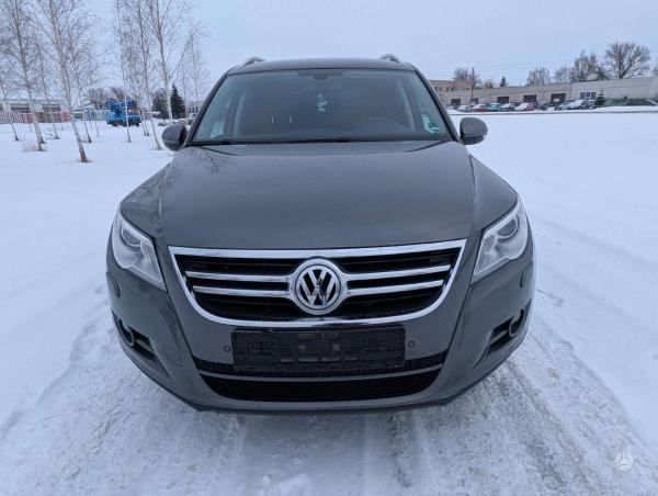 Grey Volkswagen Tiguan 2011 in Marijampole, with an engine capacity of 2.00 L and mileage of 249 thousand km for 6600 €, photo 6 on AUTOMOTO.COM.LV