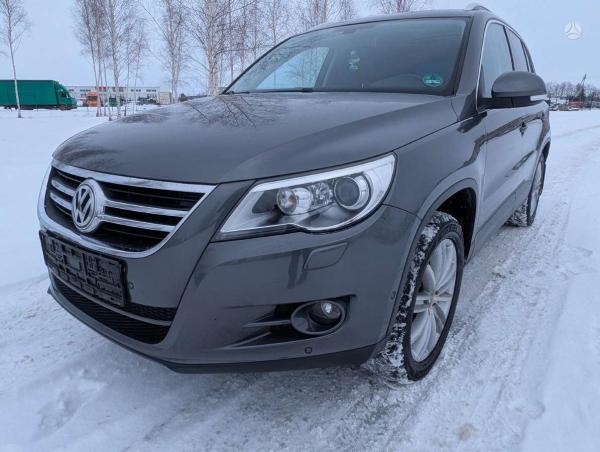 Grey Volkswagen Tiguan 2011 in Marijampole, with an engine capacity of 2.00 L and mileage of 249 thousand km for 6600 €, photo 7 on AUTOMOTO.COM.LV