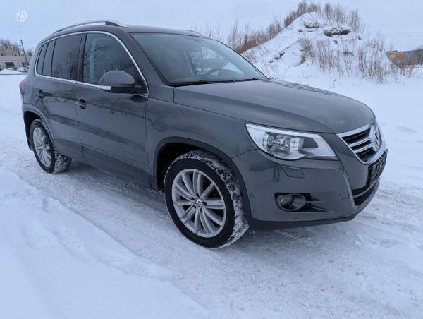 Grey Volkswagen Tiguan 2011 in Marijampole, with an engine capacity of 2.00 L and mileage of 249 thousand km for 6600 €, photo 10 on AUTOMOTO.COM.LV
