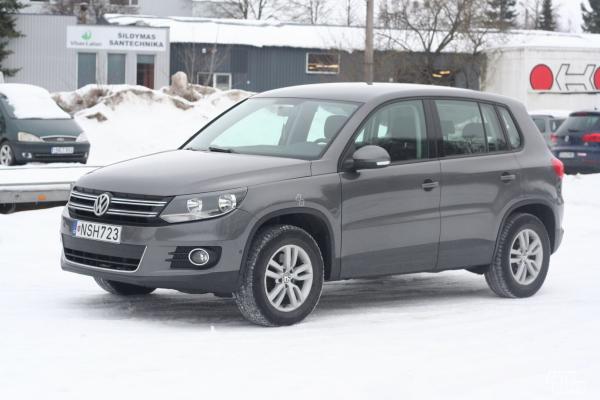 Pelēks Volkswagen Tiguan 2011 Kauņa, ar dzinēja tilpumu 2.00 L un nobraukumu 148 tūkst. km par 9999 €, foto 1 vietnē AUTOMOTO.COM.LV