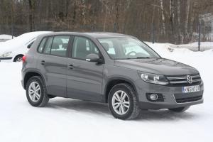 Pelēks Volkswagen Tiguan 2011 Kauņa, ar dzinēja tilpumu 2.00 L un nobraukumu 148 tūkst. km par 9999 €, foto 3 vietnē AUTOMOTO.COM.LV