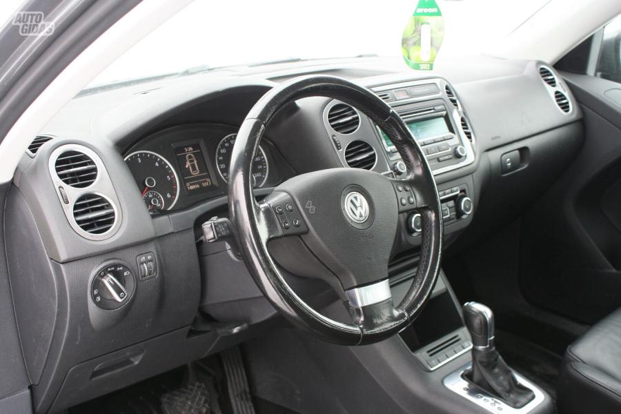 Pelēks Volkswagen Tiguan 2011 Kauņa, ar dzinēja tilpumu 2.00 L un nobraukumu 148 tūkst. km par 9999 €, foto 8 vietnē AUTOMOTO.COM.LV