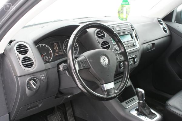 Grey Volkswagen Tiguan 2011 in Kaunas, with an engine capacity of 2.00 L and mileage of 148 thousand km for 10200 €, photo 8 on AUTOMOTO.COM.LV