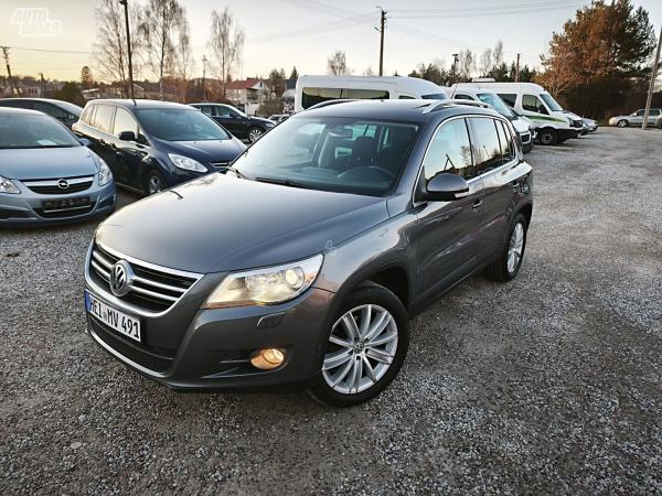 Grey Volkswagen Tiguan 2011 in Jurbarkas, with an engine capacity of 2.00 L and mileage of 264 thousand km for 6200 €, photo 2 on AUTOMOTO.COM.LV
