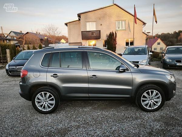 Grey Volkswagen Tiguan 2011 in Jurbarkas, with an engine capacity of 2.00 L and mileage of 264 thousand km for 6200 €, photo 6 on AUTOMOTO.COM.LV