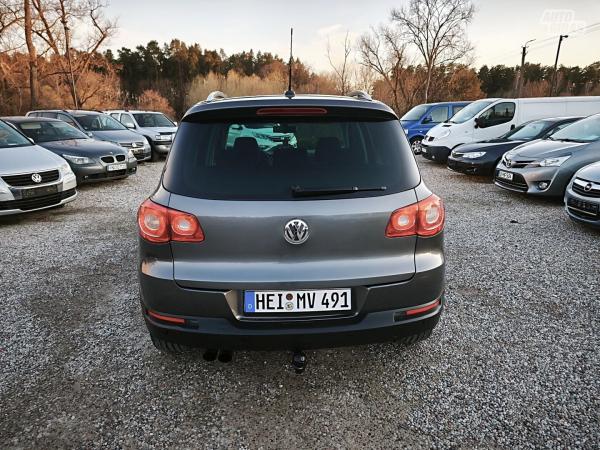 Grey Volkswagen Tiguan 2011 in Jurbarkas, with an engine capacity of 2.00 L and mileage of 264 thousand km for 6200 €, photo 9 on AUTOMOTO.COM.LV