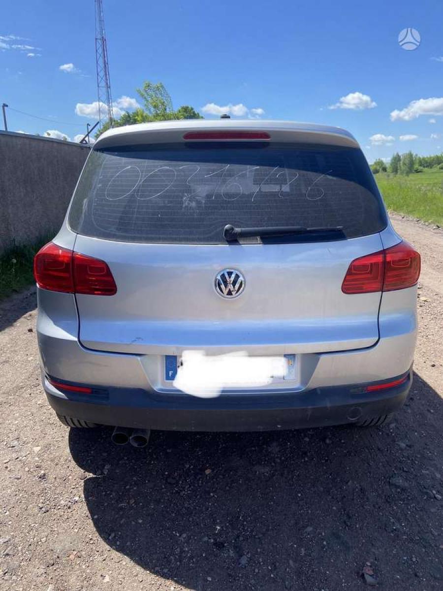 Pelēks Volkswagen Tiguan 2011 Tauragė, ar dzinēja tilpumu 0.00 L un nobraukumu 237 tūkst. km par 4100 €, foto 3 vietnē AUTOMOTO.COM.LV
